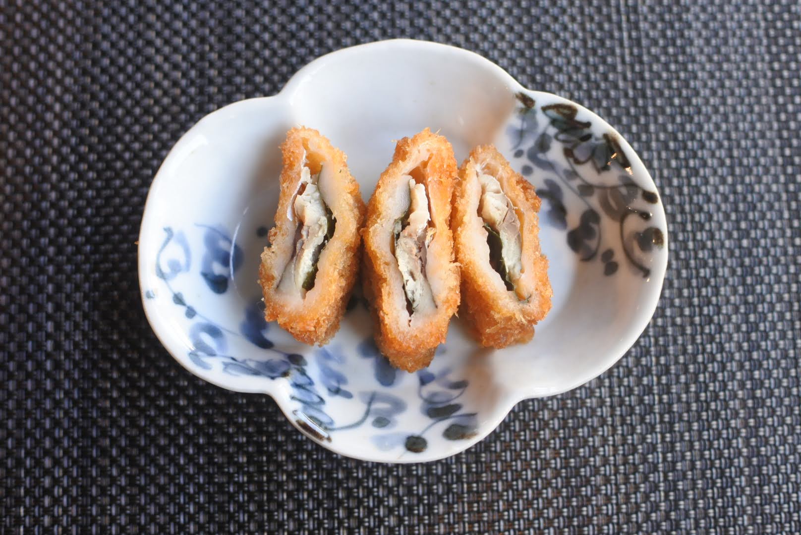 I want to give you "adult cute" tableware that will hold your maiden's ...